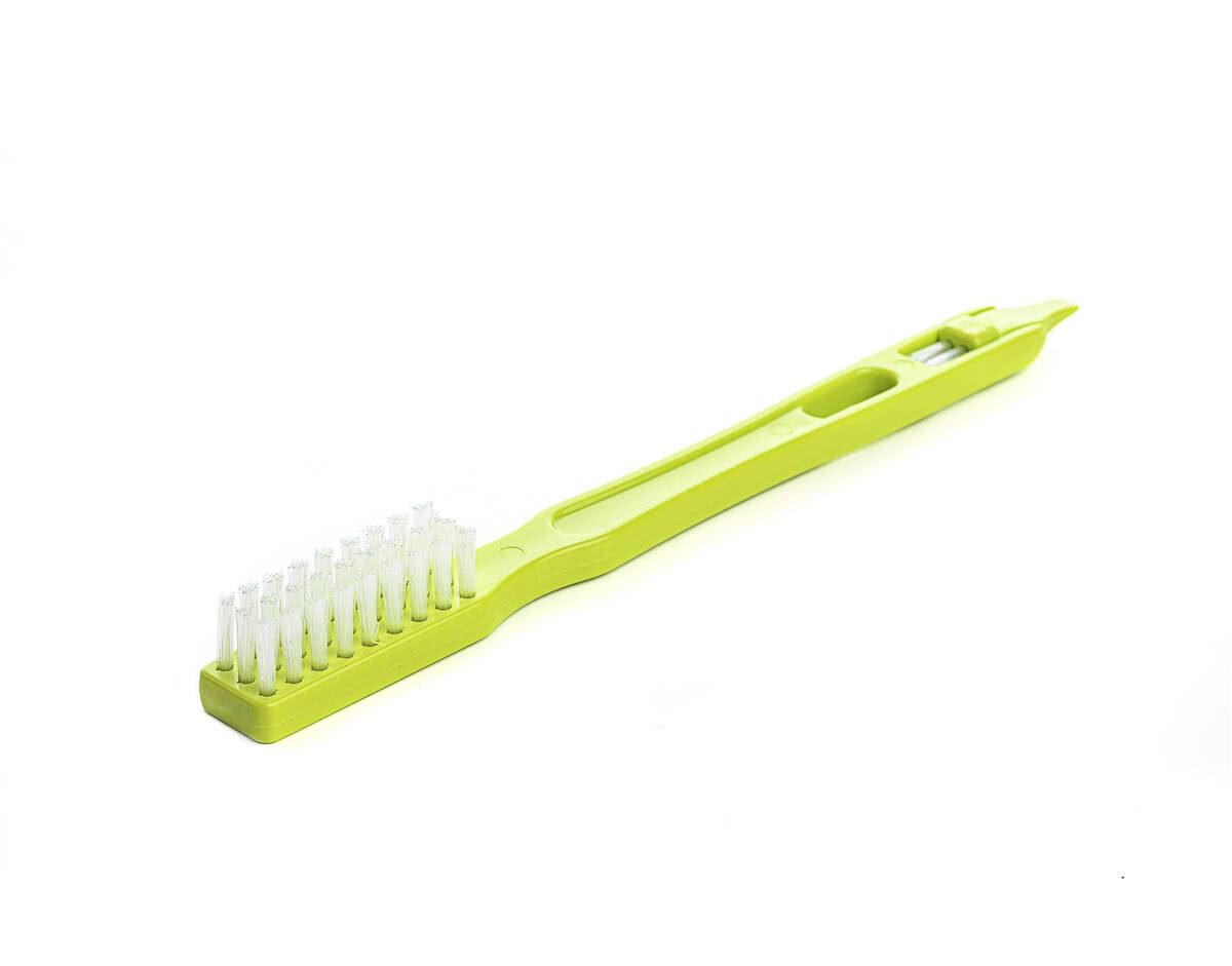 Screen cleaning brush for slow juicer with metal screen